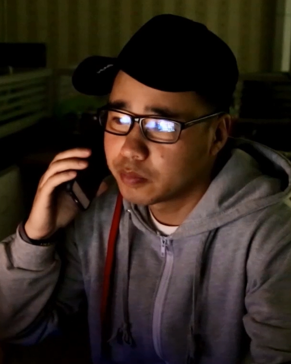 太恐怖!一男子在半夜加班的时候看到两个和自己一模一样的人