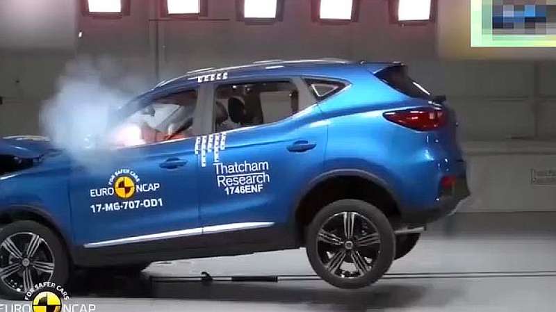 名爵zs碰撞测试视频:名爵ZS碰撞测试超清