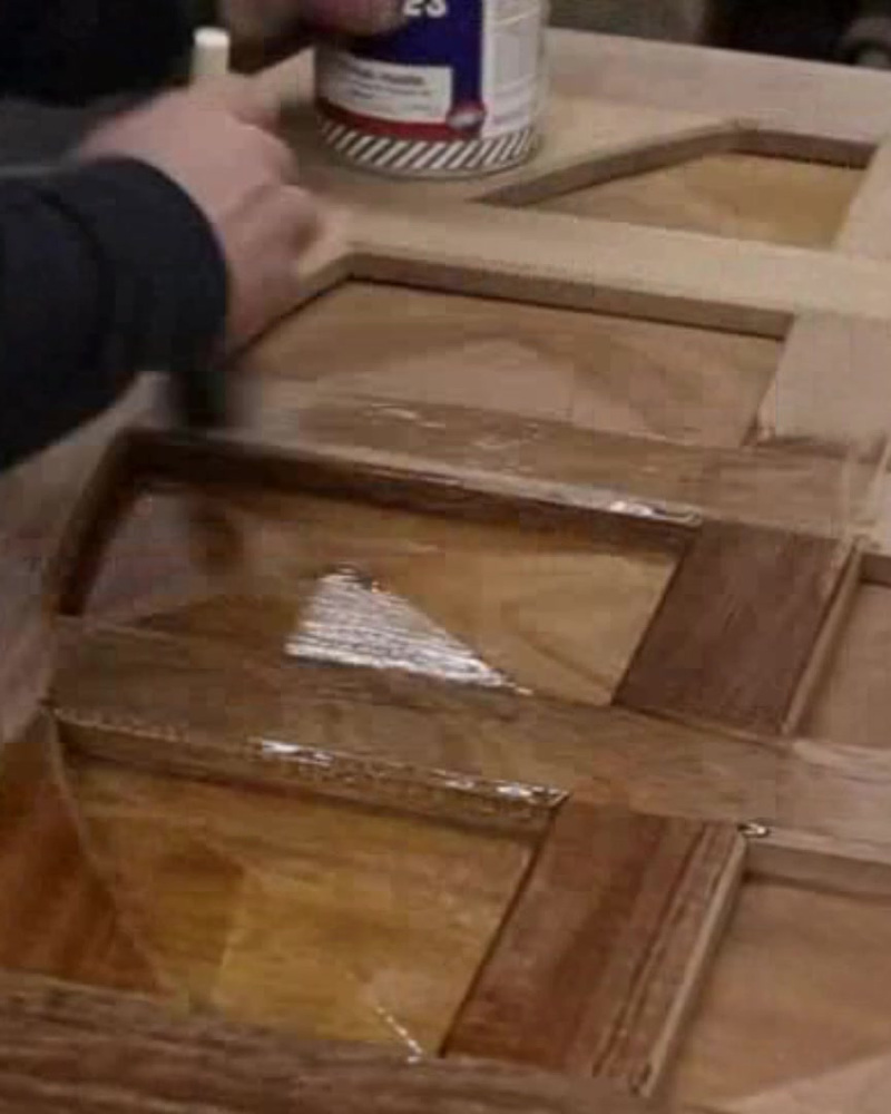 木匠师傅现场表演制作创意实木门,这手艺在国内一个月能赚3万吗