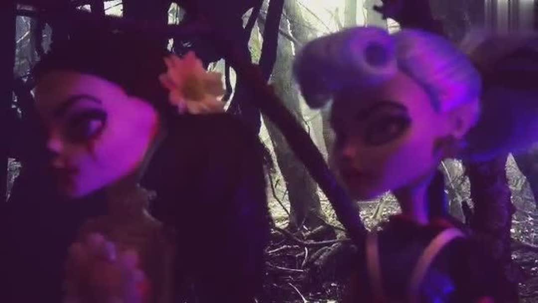 怪高娃娃定格动画,在森林里迷路,结果到处是恐怖的僵尸