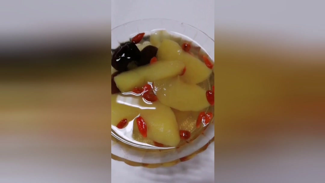 苹果,红枣,枸杞,冰糖甜品汤…