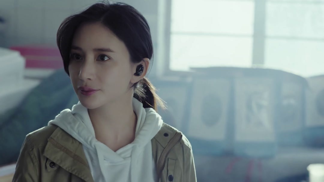 《不说再见》在大坤的冷链仓库内 警察搜索着赵楠的线索