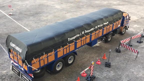 长度超过一米的模型卡车,转弯要想精准,遥控操作得多练练!