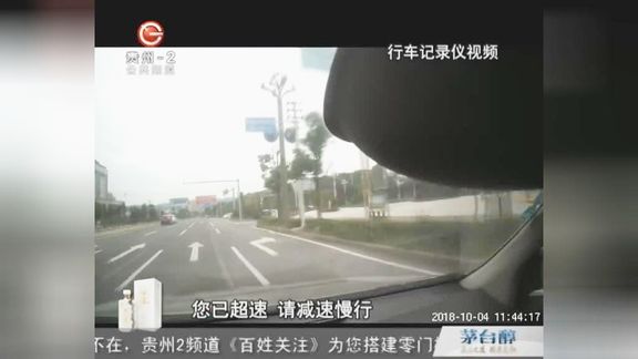 师傅开车太性急,一路超速撞摩托,人车冲出十多米远!