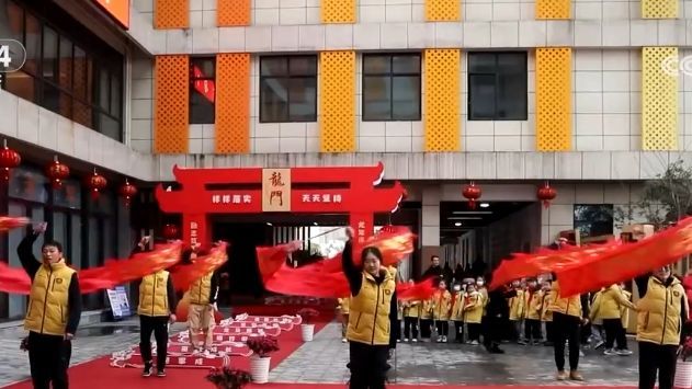 上好开学第一课 感受劳动之美 共筑爱国崇军梦