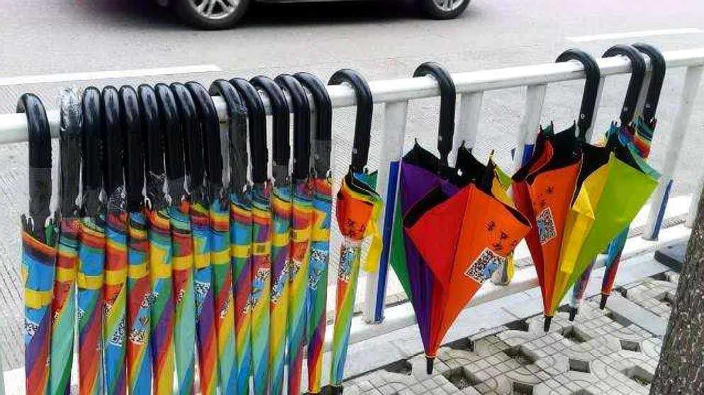 30万把共享雨伞被占为己有,为何老板不担心,反倒笑开了花