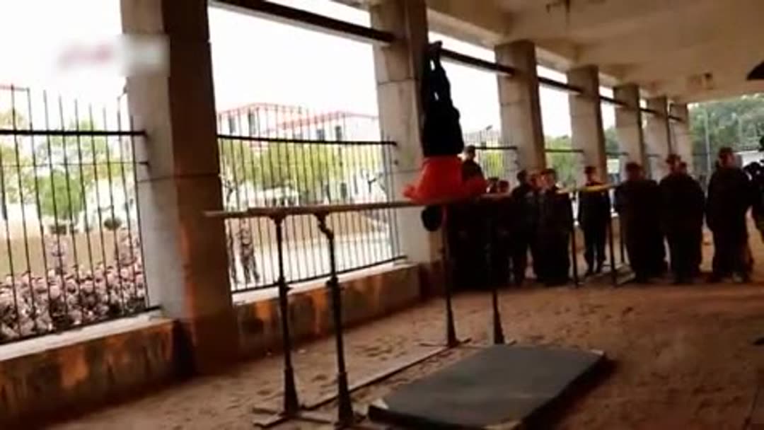 战友们部队熟悉的器械训练, 单杆和双杆你还记得吗?