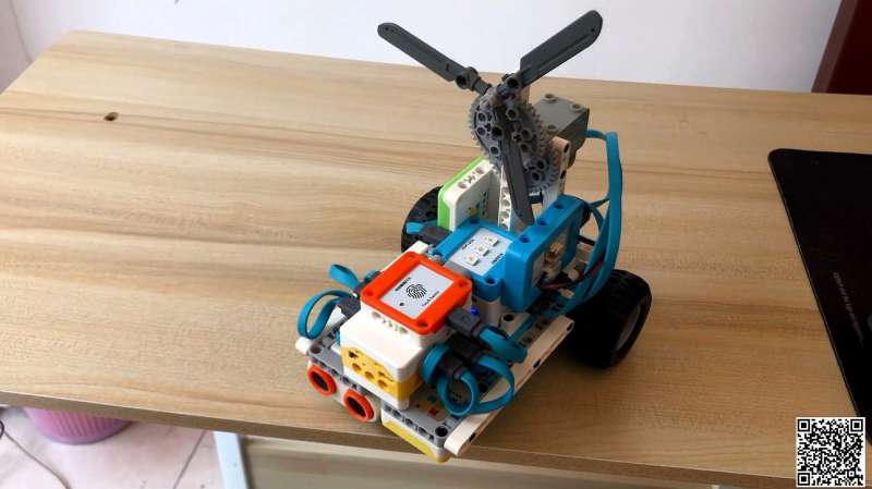 可编程机器人积木搭建—摇头风扇(双主控作品)