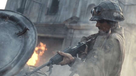 大导演斯皮尔伯格亲自操刀, 被誉为最好的巷战片, 至今无人能超越