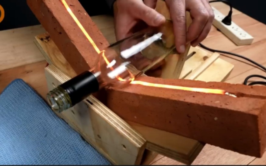 如何用红砖和钨丝制作玻璃瓶切割器