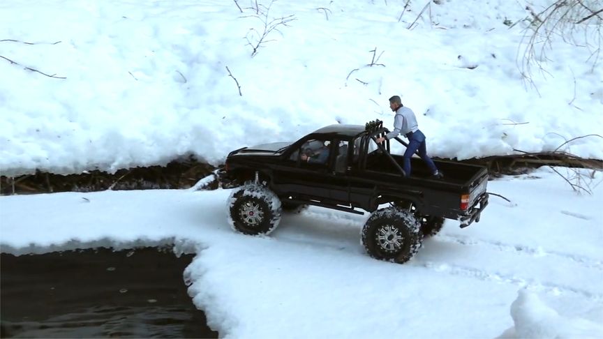 外国超酷高仿真皮卡车玩具汽车无线遥控皮卡车玩具雪地过溪流游戏