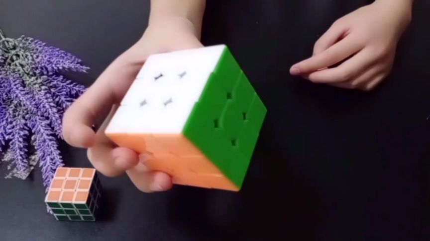 别出心裁的魔方还原教程,还真的是第一次见。