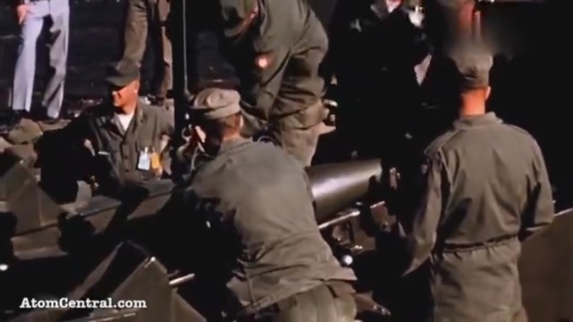 珍贵影像:原子弹爆炸试验,一切物体瞬间被摧毁汽化?太劲爆!