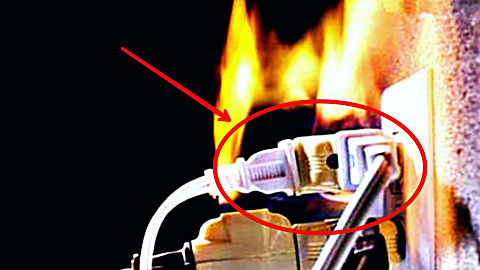 电工知识:插座又烧了,差点发火灾,老电工:这些电器不该插在插座上