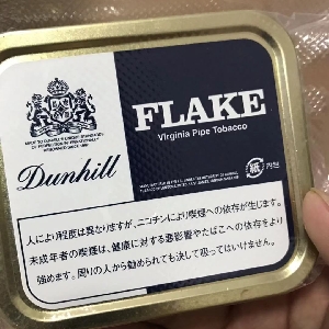开放烟斗的赵大爷 