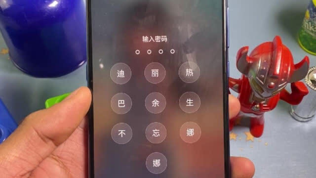 手机数字锁屏这样设置,密码秒变成自己的名字