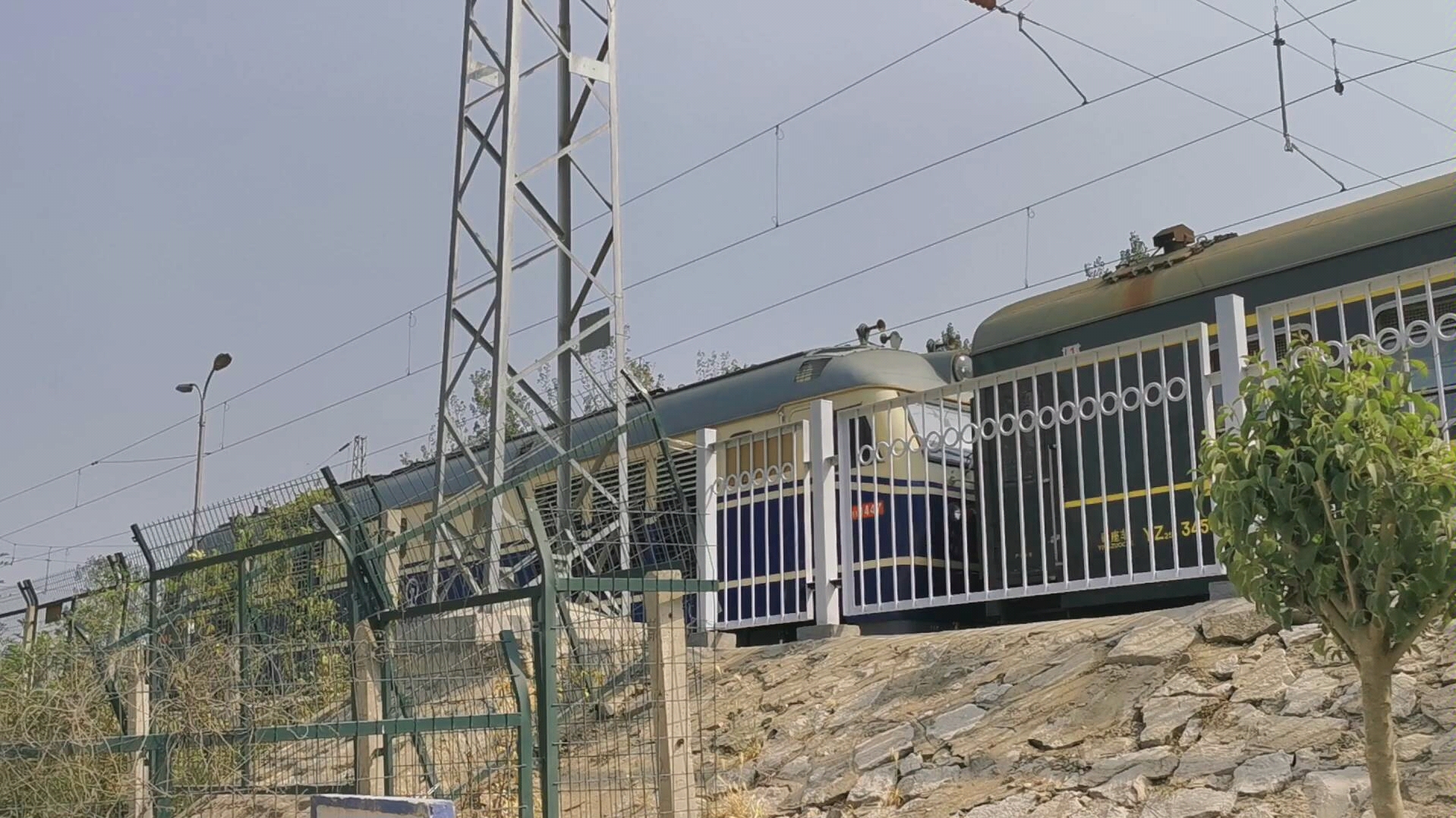 7054次列车上高镇站发车