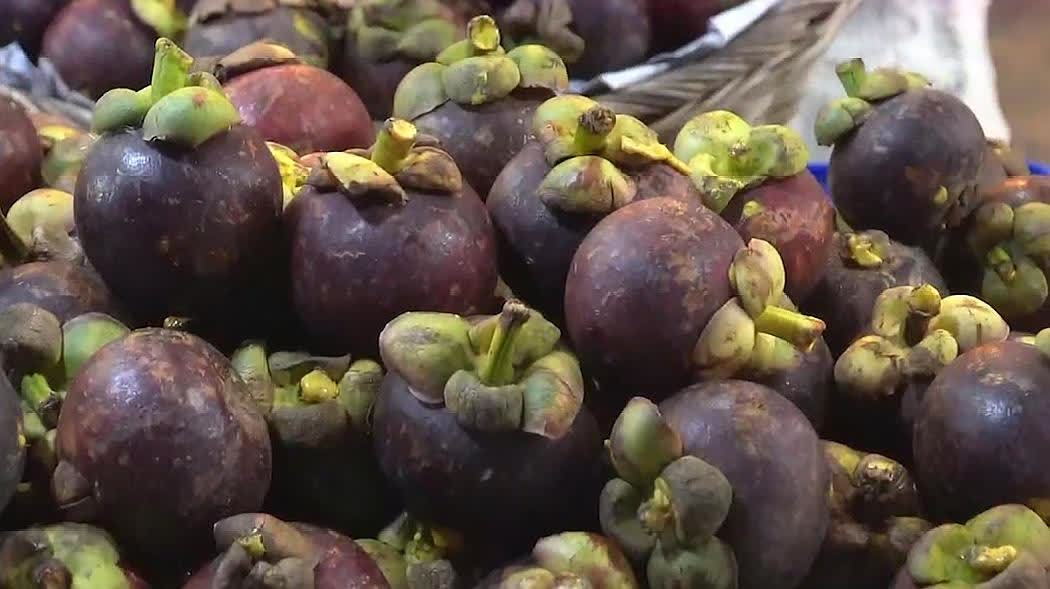 为什么现在水果滞销,果农卖不出去,城里人买不起?我来告诉你