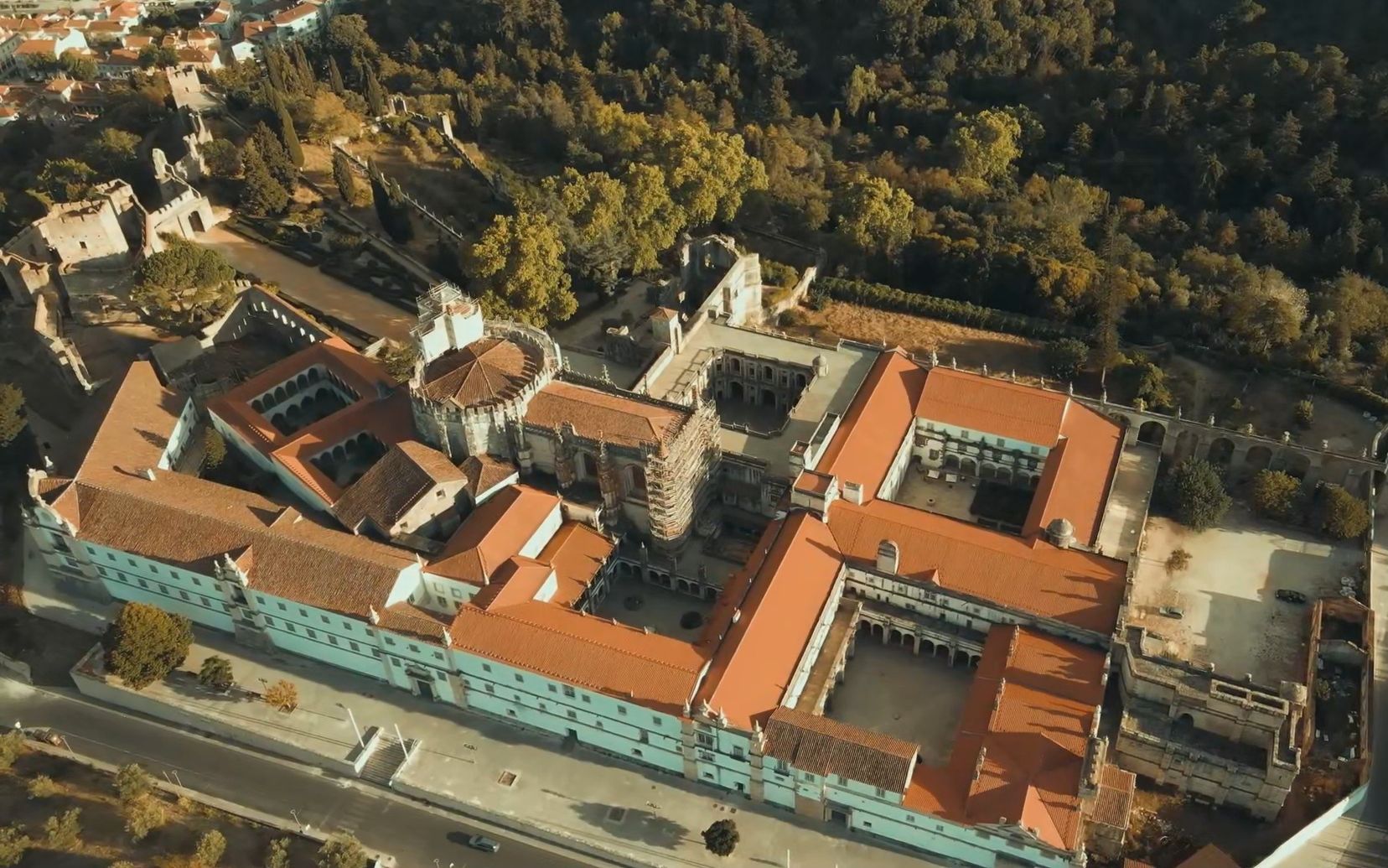 葡萄牙托马尔的圣殿骑士团城堡