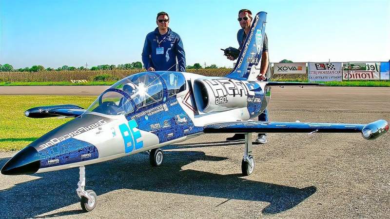 价值7万美元的大型RC飞机模型,感受一下有多逼真