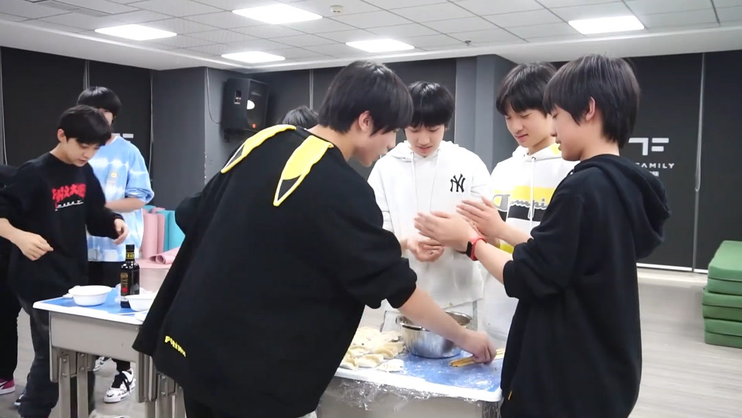 【TF家族】《“花果三”魔法时间》(23)包饺子,不在话下!