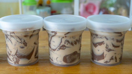 古法龟苓膏,纯天然材料制作,4块龟壳熬一大锅,Q弹嫩滑还解暑