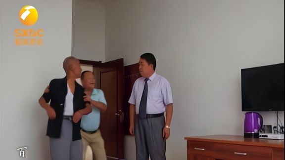 寻找恩人4:老汉去赔罪,却先理直气壮教训起对方,被骂男子傻了