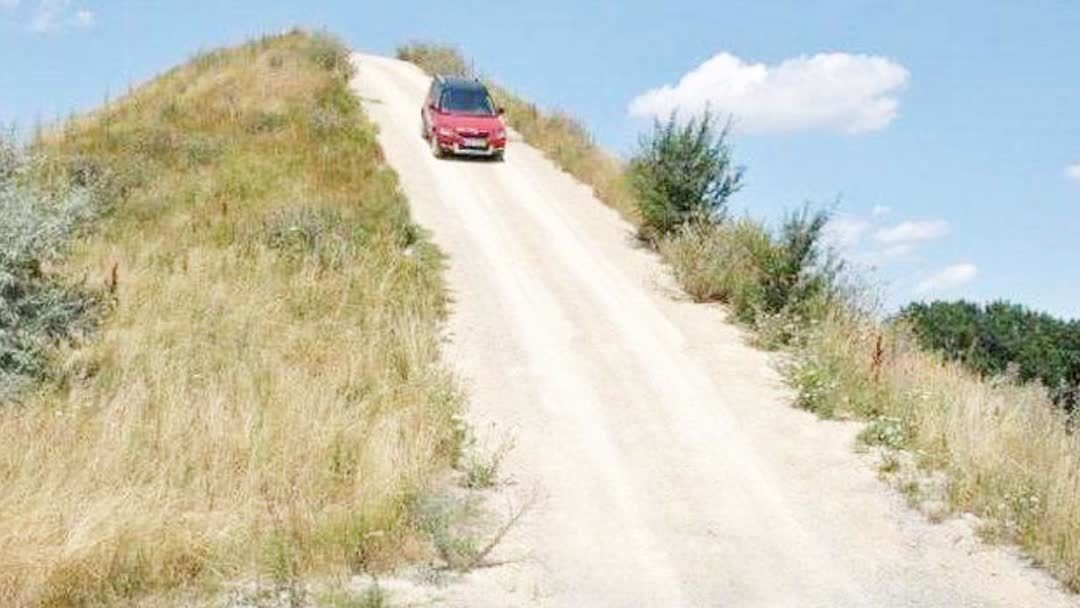 自动挡下陡坡车速上升?这样做安全又不伤车