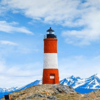 帅气小哥来解说 