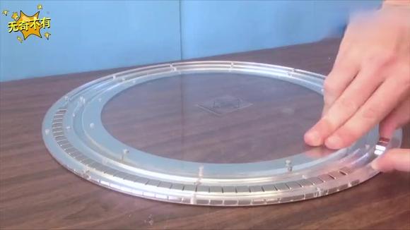 牛人自制迷你磁悬浮列车,原来方法这么简单!