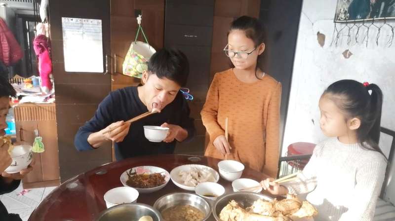 炉火熬制一锅肉皮冻,口感醇厚Q弹太好吃了,农村生活简单幸福