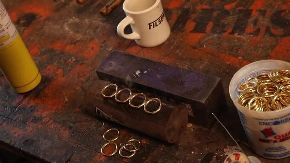 有才人就是有才,不一会做出10种不同款式的笔筒,关键是废物利用