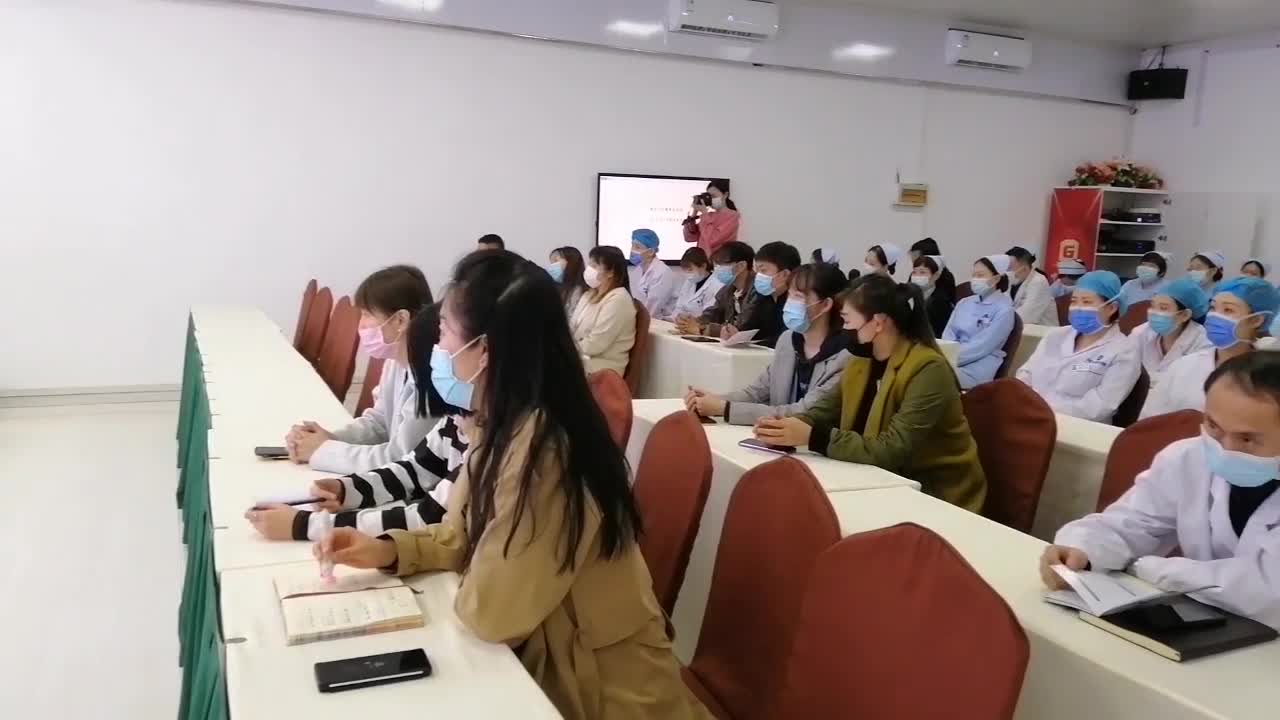 全院会议学习 哈尔滨中德骨科 为患者提供更优质的服务