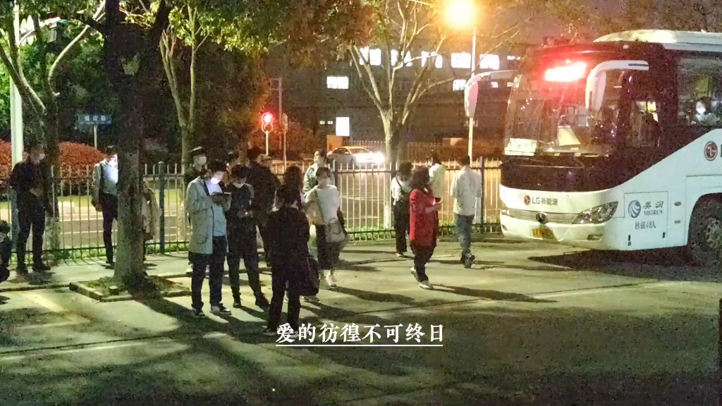 每一个人都在为了生活努力奔波#lg新能源 #工厂实拍视频#打工人