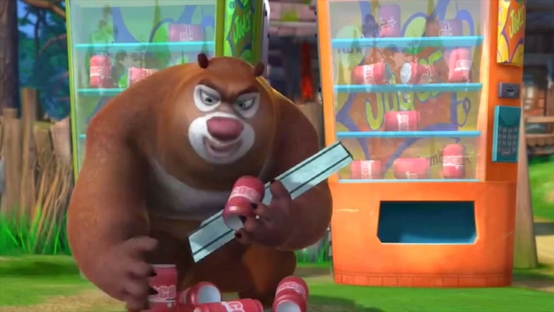 熊出没之过年:熊大熊二偷喝饮料看到光头强回来赶紧恢复现场