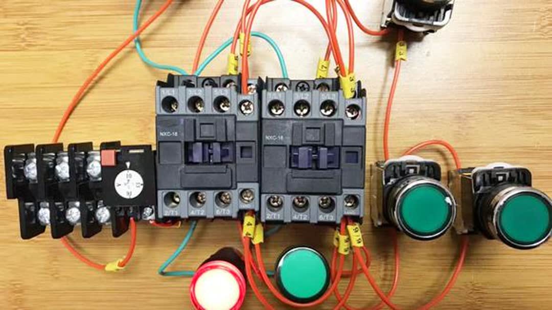 电工知识:电机正反转的完整接线,12分钟一根线一根线的接线讲解