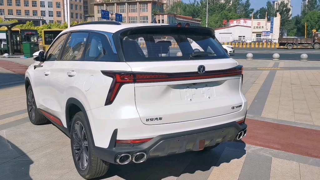 ...PLUS,外观设计动感,动力系统优秀,全系搭载8档手自一体变速器,这样...