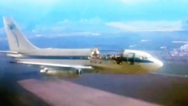 根据真实事件改编!飞机飞到一半秒变敞篷,比中国机长更惊悚