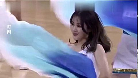 大饱眼福!啦啦队展示热情舞蹈,身姿太美了!