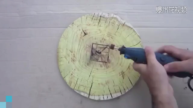 小伙闲着没事,把破旧时钟翻新,价值翻几倍