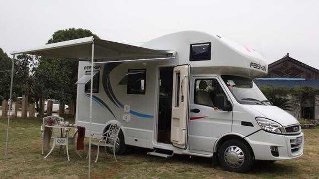 团购价42.8万 新款国五飞神依维柯C型房车视频解析