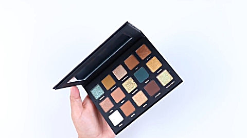 涂眼影你只敢用安全色?试试这些色系吧,回头率绝对爆升!