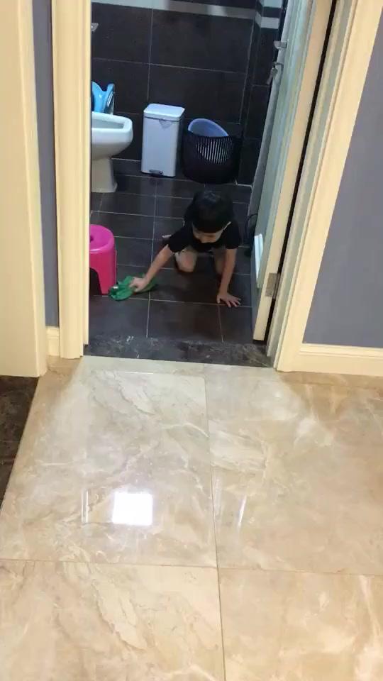 ...孩子不光用嘴巴教育父母言行举止就在教会孩子如何～孩子最会模仿