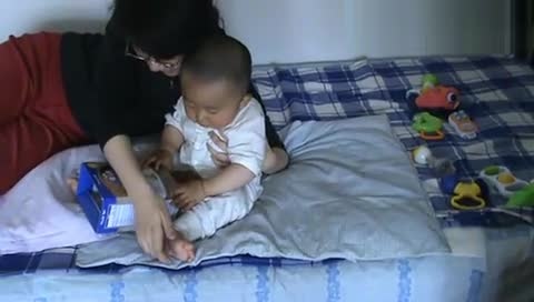 视频: 挠脚心真痒啊20080524