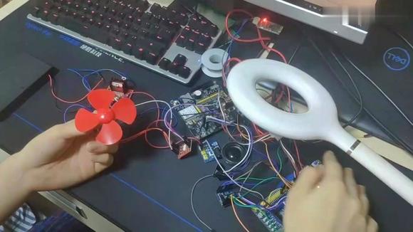 STM32数据可视化景区环境监控系统光强语音及光强报警模块。