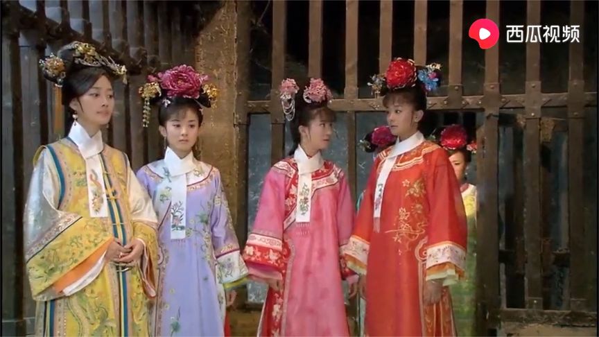 还珠格格:明天就要上断头台了,小燕子狂打容嬷嬷,过瘾