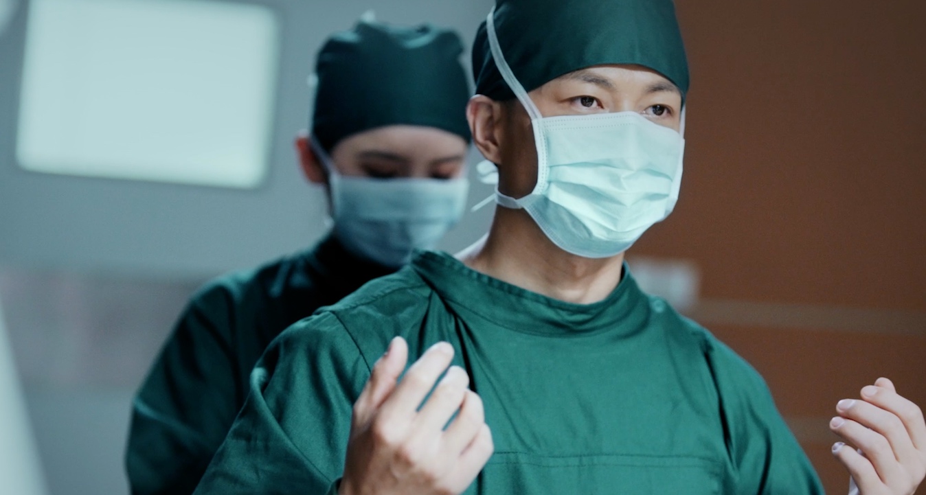 一场疫情,他们成了英雄,然后呢?