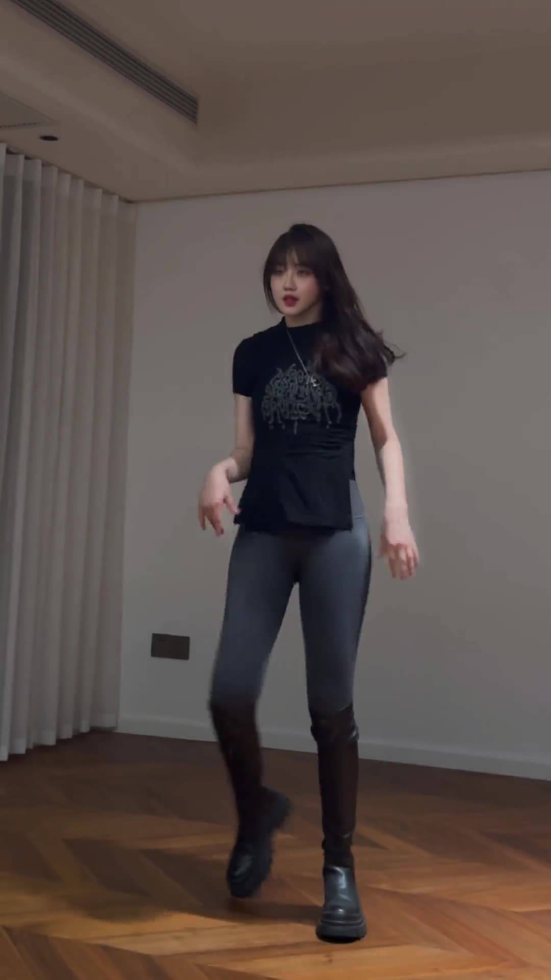 咚咚咚#浅跳一下 #扭一扭