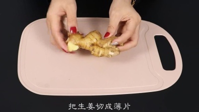 花椒放水里泡一泡,用来洗脚,作用真厉害了,解决了很多人的烦恼