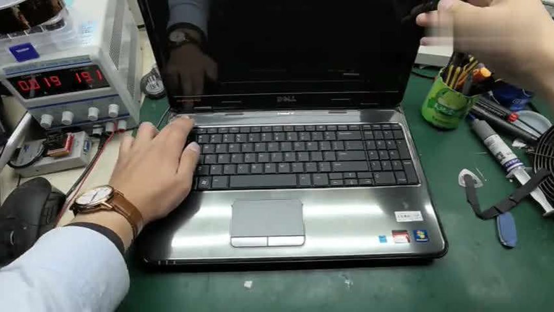 工程师飞了一条线,让粉丝的笔记本复活